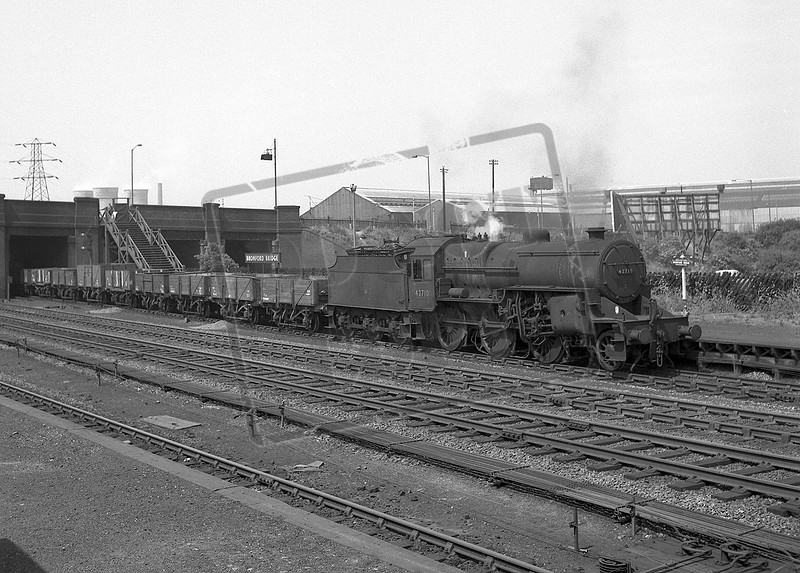 Rail-Online | Hughes/Fowler 'Crab' 2-6-0 | 42710 1962c Bromford Bridge