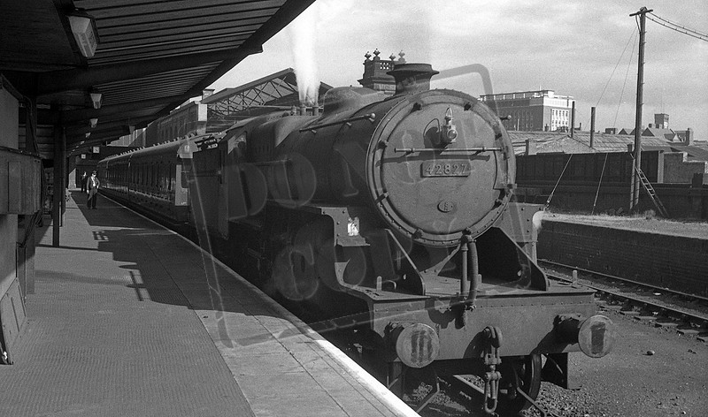 Rail-Online | Hughes/Fowler 'Crab' 2-6-0 | 42827 1960s Chester