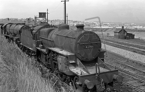 Rail-Online | Hughes/Fowler 'Crab' 2-6-0 | 42766 1963 Farnley Junction