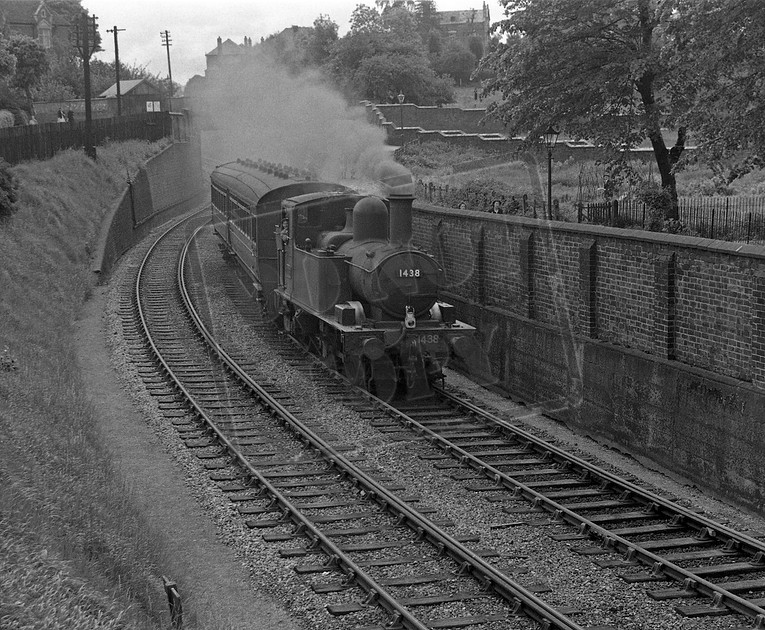 Rail-Online | 14xx/48xx/58xx 0-4-2T | 1438 1950c near Stourbridge