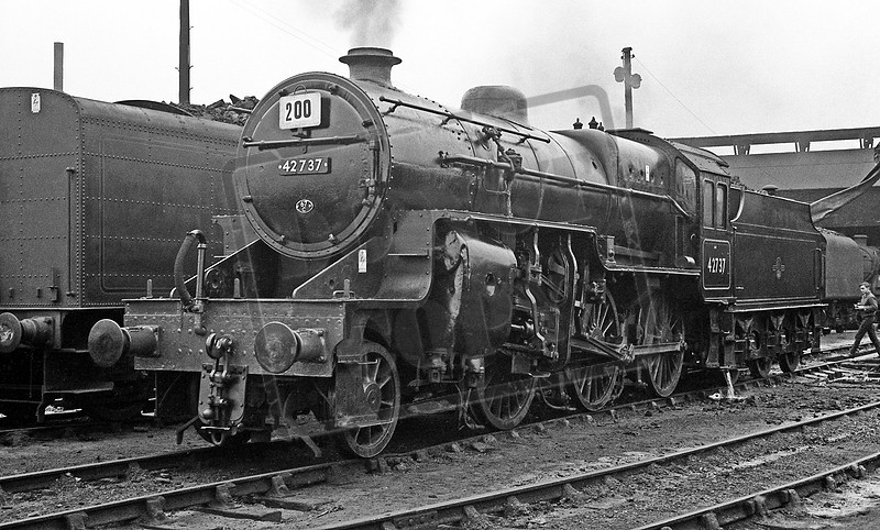 Rail-Online | Hughes/Fowler 'Crab' 2-6-0 | 42737 1964-03-29 Polmadie