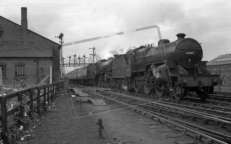 Rail-Online | Hughes/Fowler 'Crab' 2-6-0 | 42857 1950s Scarborough