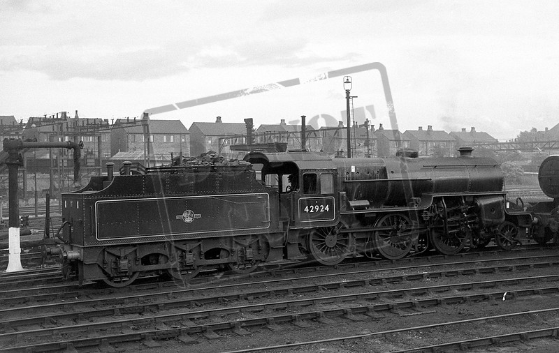 Rail-Online | Hughes/Fowler 'Crab' 2-6-0 | 42924 1960s Stockport Edgeley