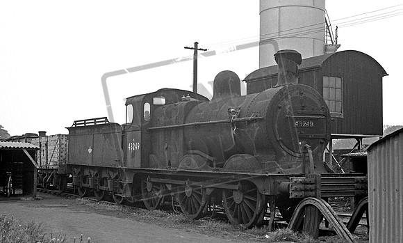 Rail-Online | 3F 0-6-0 | 43249 1961c Kettering shed