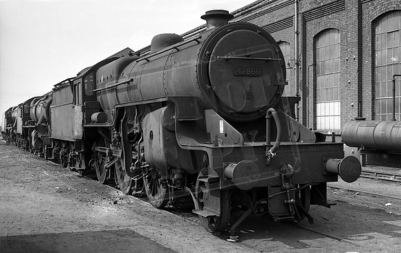 Rail-Online | Hughes/Fowler 'Crab' 2-6-0 | 42868 1962-09-01 Horwich Works