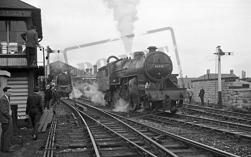 Rail-Online | Hughes/Fowler 'Crab' 2-6-0 | 42715 1965-05-08 Mansfield Town