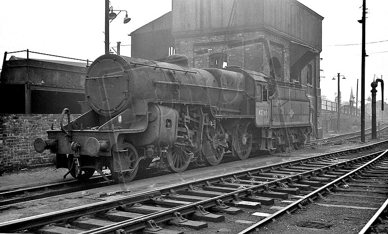 Rail-Online | Hughes/Fowler 'Crab' 2-6-0 | 42777 1966-03-21 Shrewsbury Shed