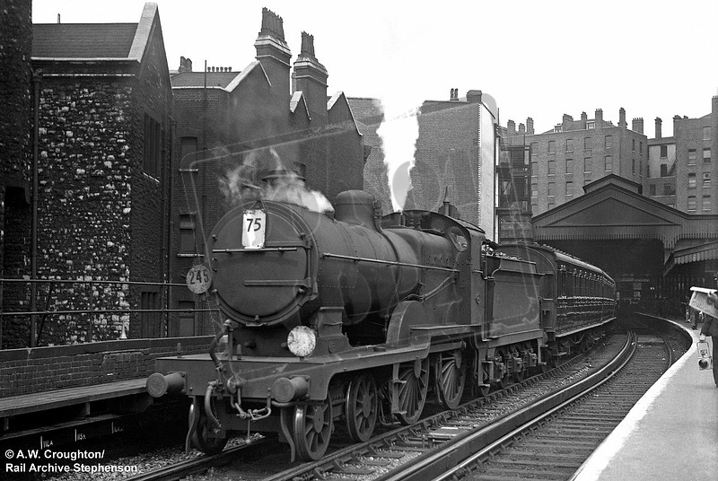Rail-Online | D/D1 4-4-0s | 1747 1939 Holborn Viaduct