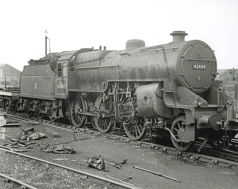 Rail-Online | Hughes/Fowler 'Crab' 2-6-0 | 42888 1950s Crewe Works