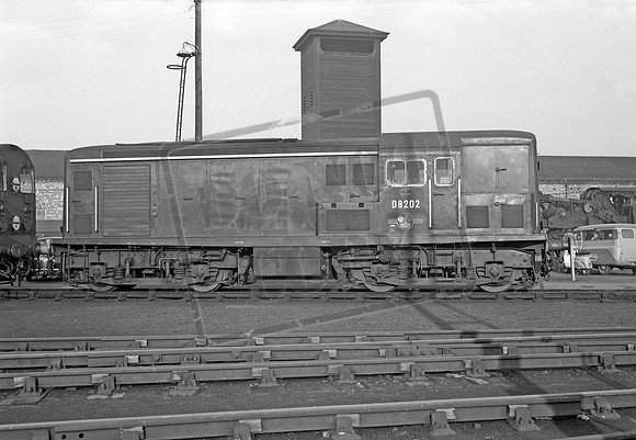 Rail-Online | Class 15 BTH Type 1 | D8202 1959-03 Willesden