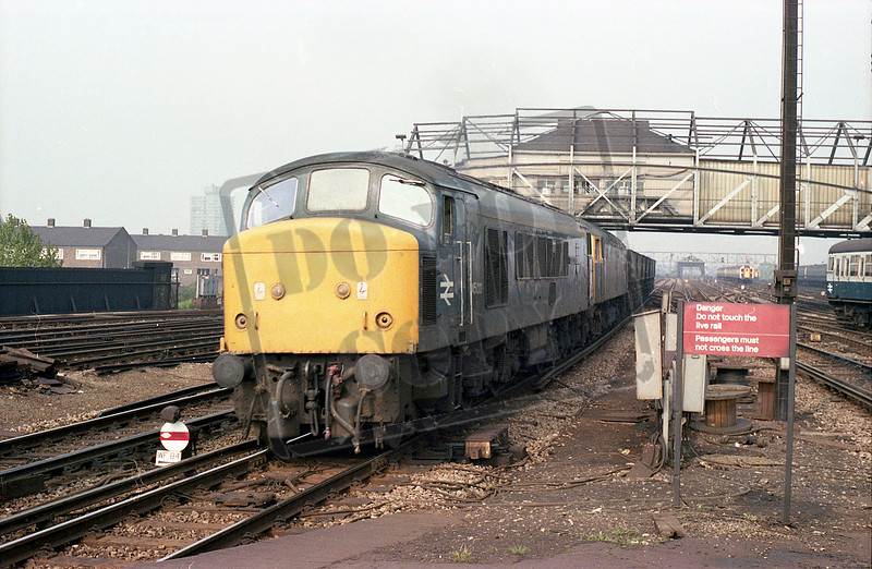 Rail-Online | Class 45 Peak | 45022 1980c Clapham Jcn