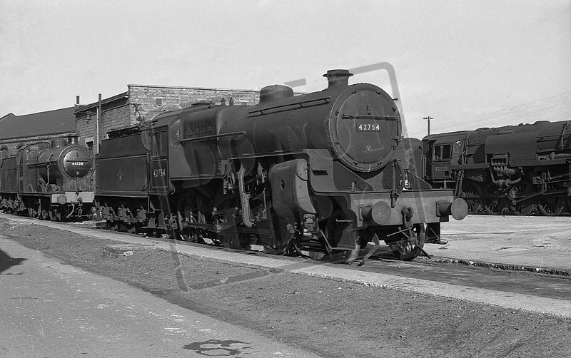Rail-Online | Hughes/Fowler 'Crab' 2-6-0 | 42754 1959-10-25 Wellingborough
